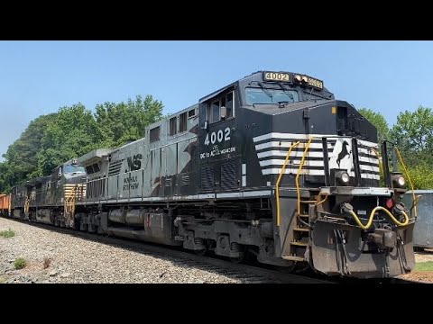 Railfanning Cary NC, 4002 leads NS 350 - YouTube
