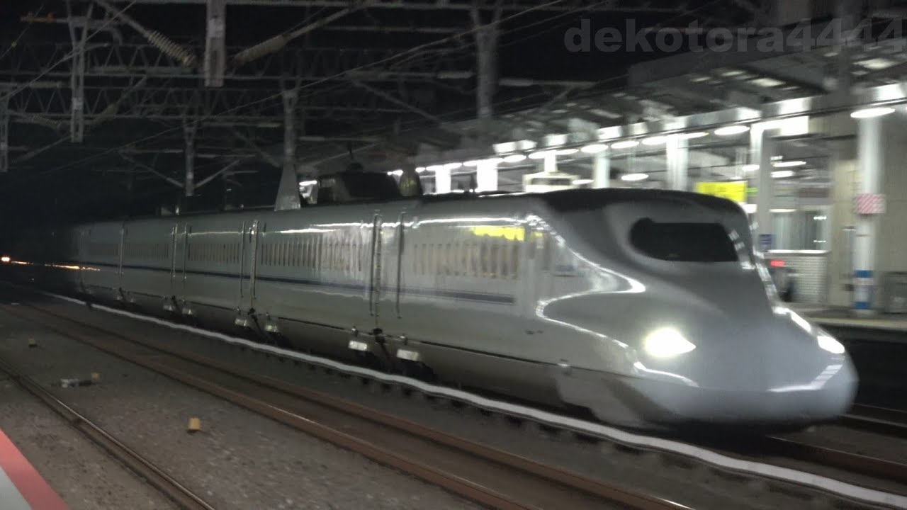 新尾道駅を通過する新幹線 夜撮影 Sanyo Shinkansen train passing through Shin-Onomichi ...