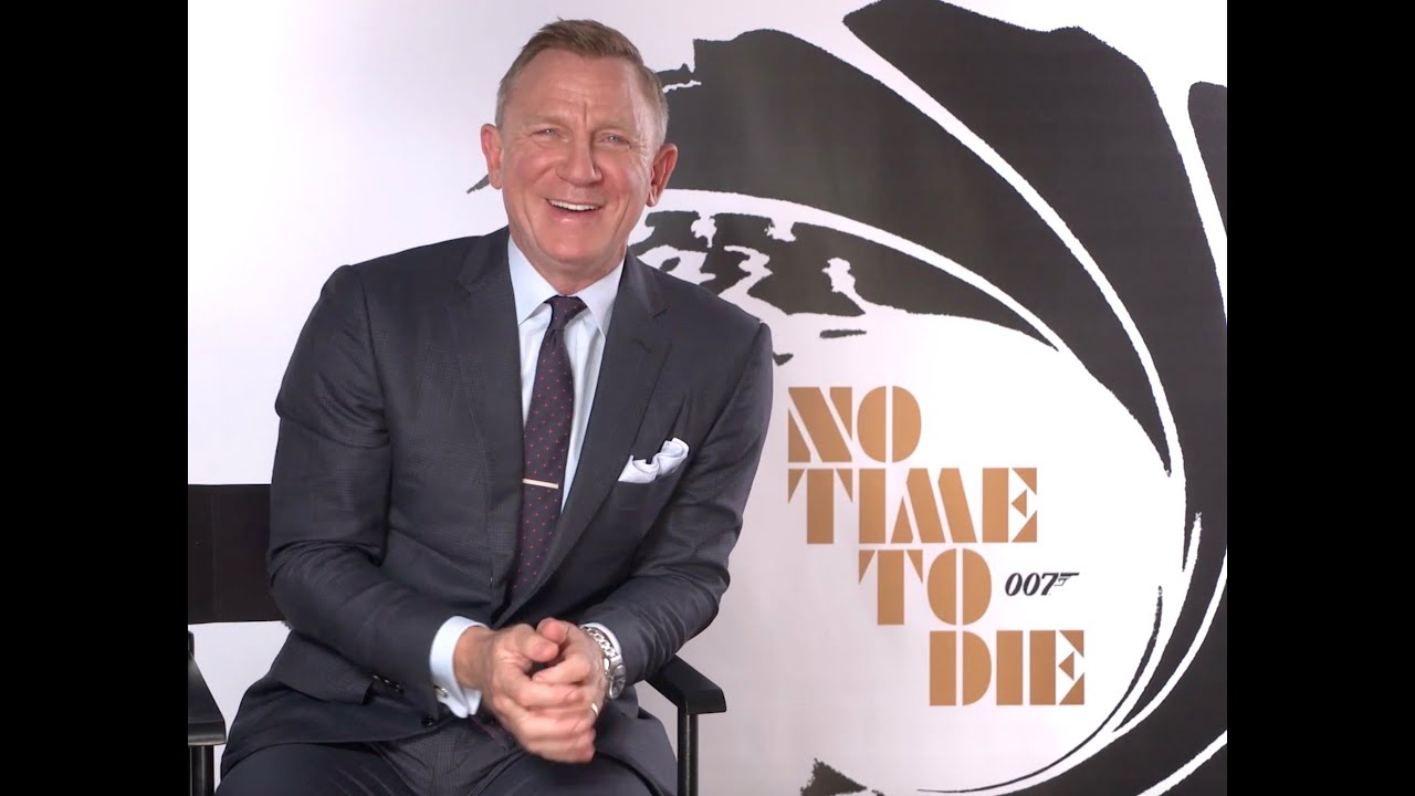 Daniel Craig talks with Harkins Behind The Screens - YouTube