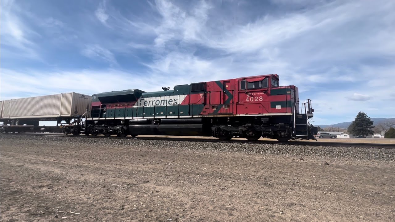 BNSF #5894 Leading & SB Q-SPOALT With Repainted Unit & DP FXE Unit 4/9/23 - YouTube