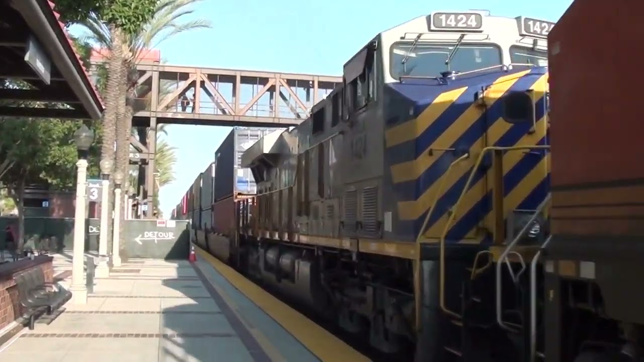 BNSF 5513 Leads a BNSF S-Train East through Fullerton, CA with a ...