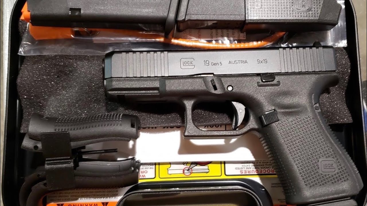 Glock 19 Gen 5 (EDC) and why i chose 9MM - YouTube