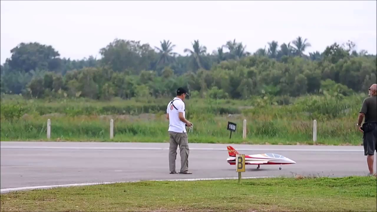 Sebart RC Mini Avanti S with Jetcat P20 Turbine - YouTube