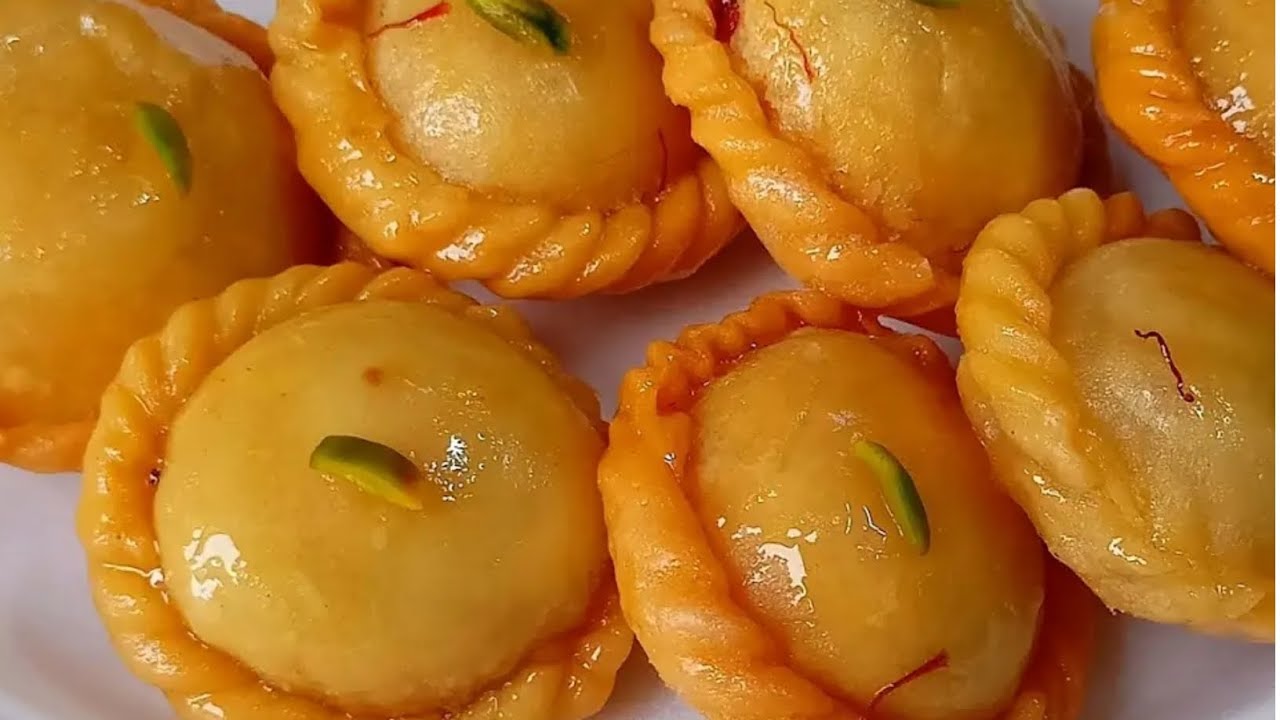 चंद्रकला मिठाई बनाने का सबसे आसन तरीका//chandarkala recipe/suryakala ...