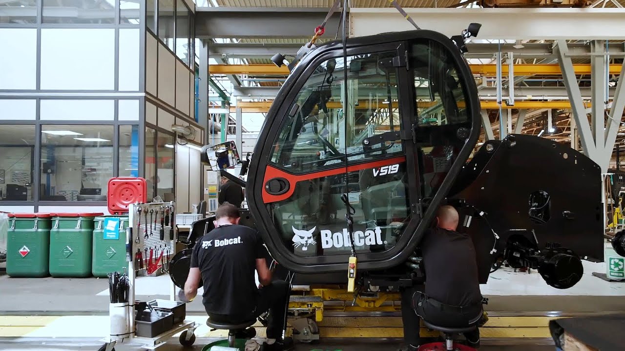 Inside American Factory Producing compact excavators - Doosan Bobcat ...