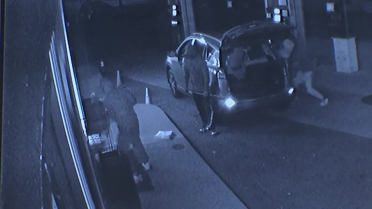 SURVEILLANCE VIDEO: Thieves smash ATM out of Milford convenience store ...