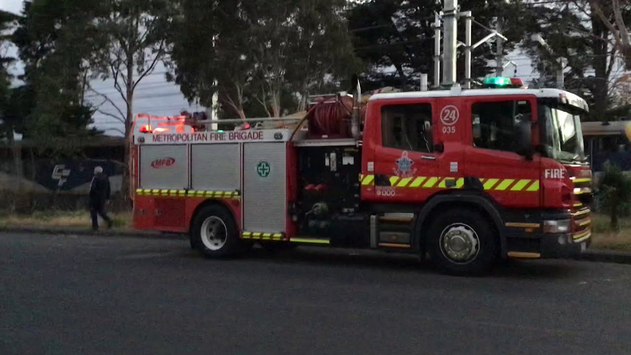 MFB // Scania Pumper 24 (Glen Iris) - Incident Involving Trains ...