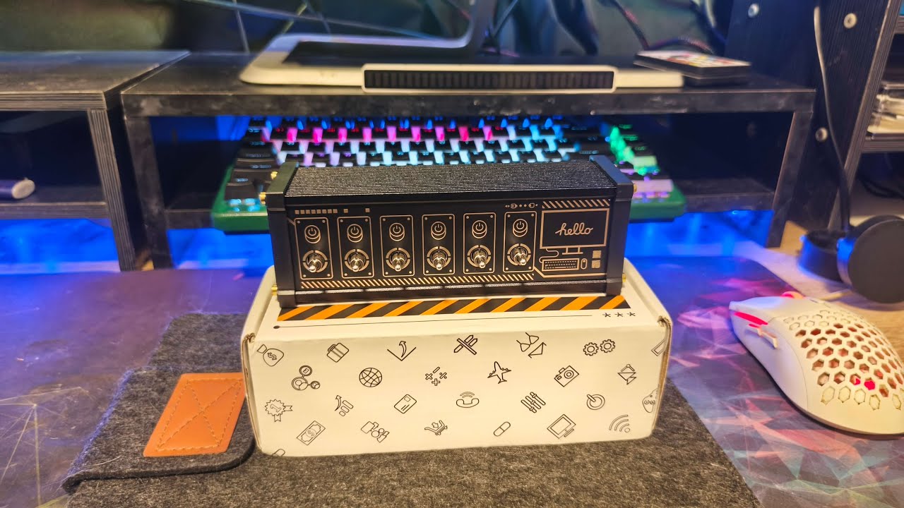 ของแต่งโต๊ะคอมที่โคตรเท่! USB Hub Cyberpunk Retro มีสวิตช์แยกทุกช่อง ...