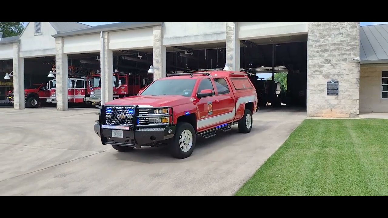 Boerne fire squad 41 responding - YouTube