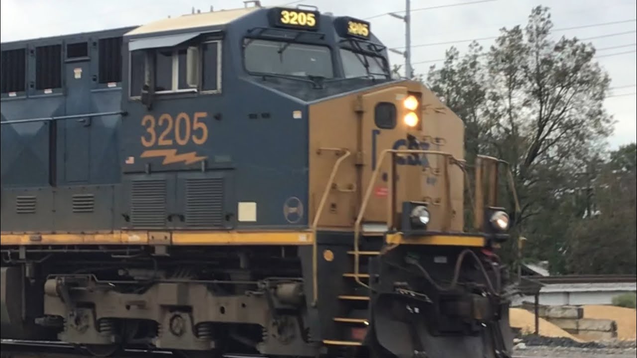 The best horn show ever!. CSX auto train in cordele GA (NOV 2022) - YouTube