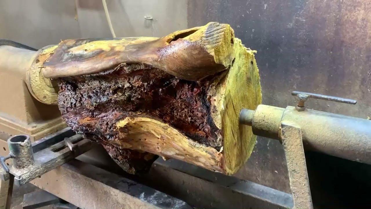 @Horror Wood Rotation turns the rotten part of a piece of wood into a perfect creation - YouTube