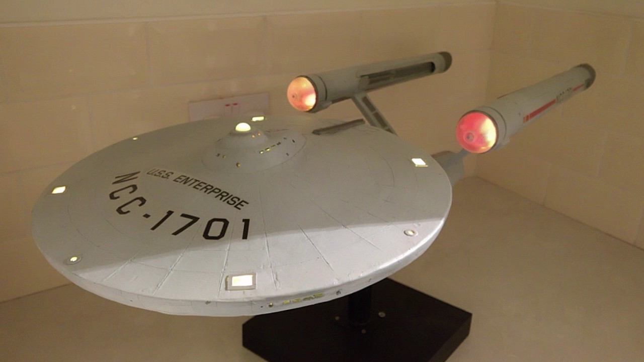 USS Enterprise NCC 1701 motorised warp engines - YouTube