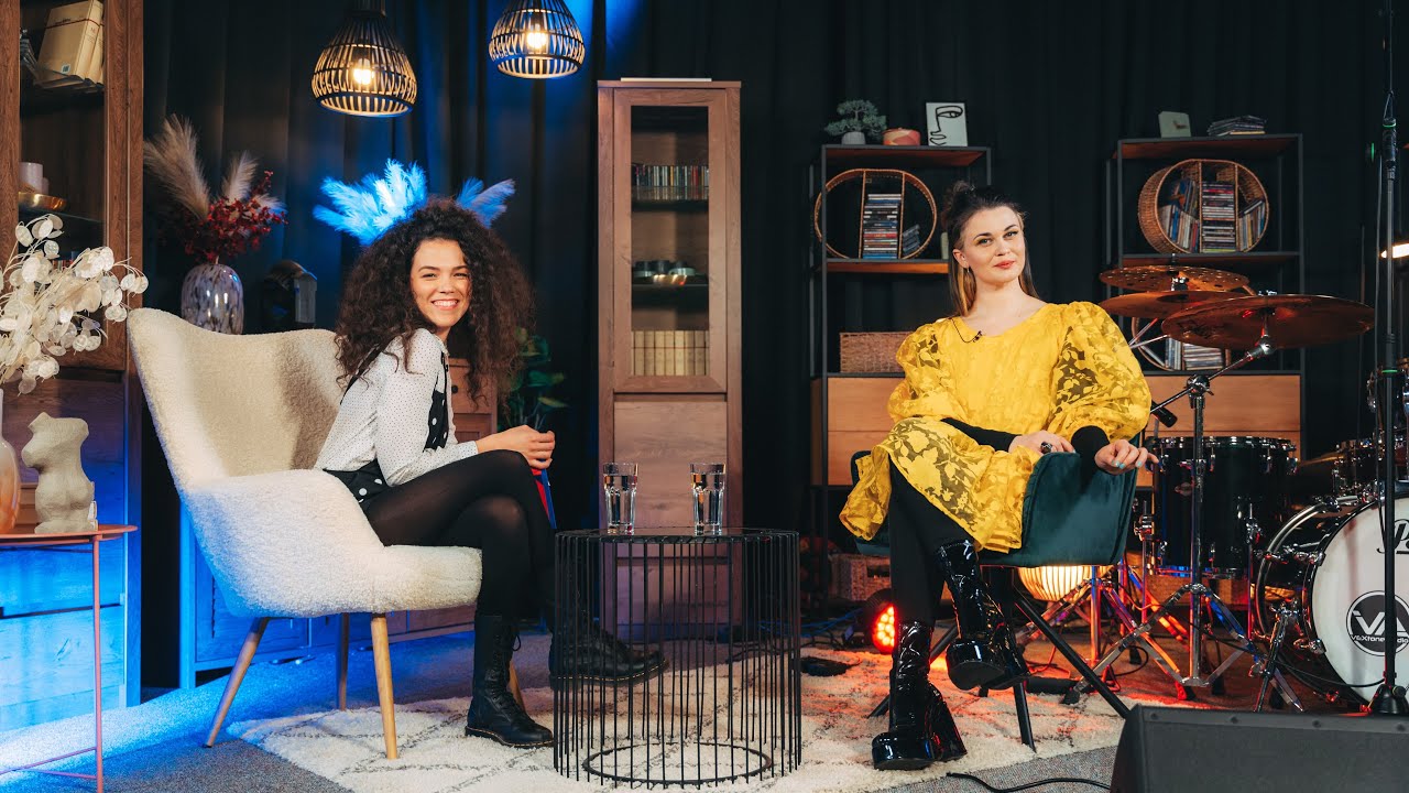 Anna Moor @ TOP MUSIC DESK - YouTube