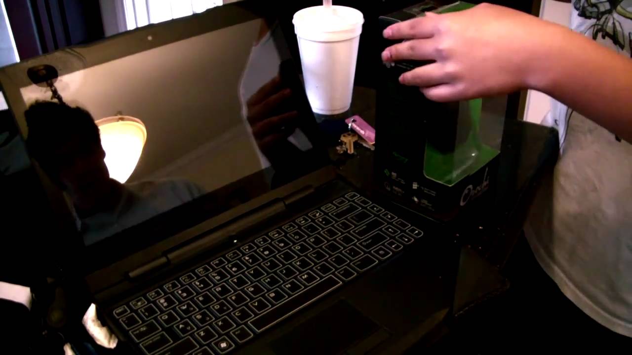 Unboxing: Alienware M11X R2 - YouTube