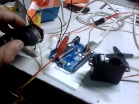 LabView + Arduino + Joystick de PlayStation + Servo - YouTube