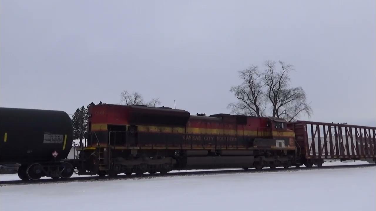 CP-249 OS Pewaukee, WI on 2-19-25 1x1x0 w/KCS-4004 - KCS-4044 - YouTube