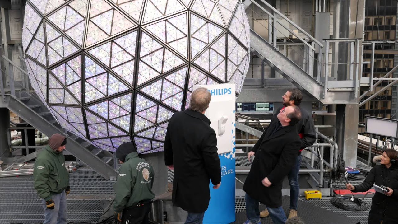 Philips Ball Lighting Test - YouTube