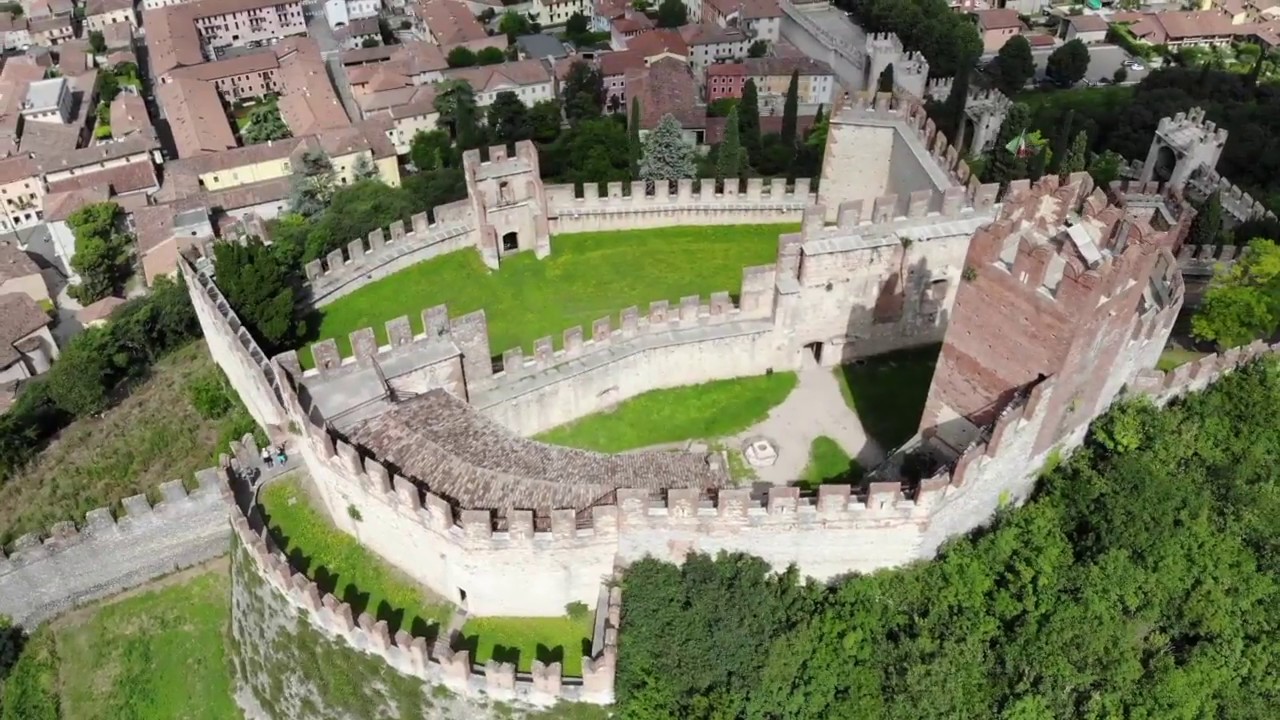 Fly To Castello di Soave (Verona) - YouTube