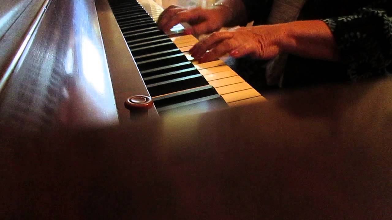 over the rainbow, nawny and her piano - YouTube