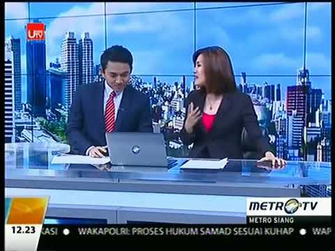 Presenter tertawa saat live