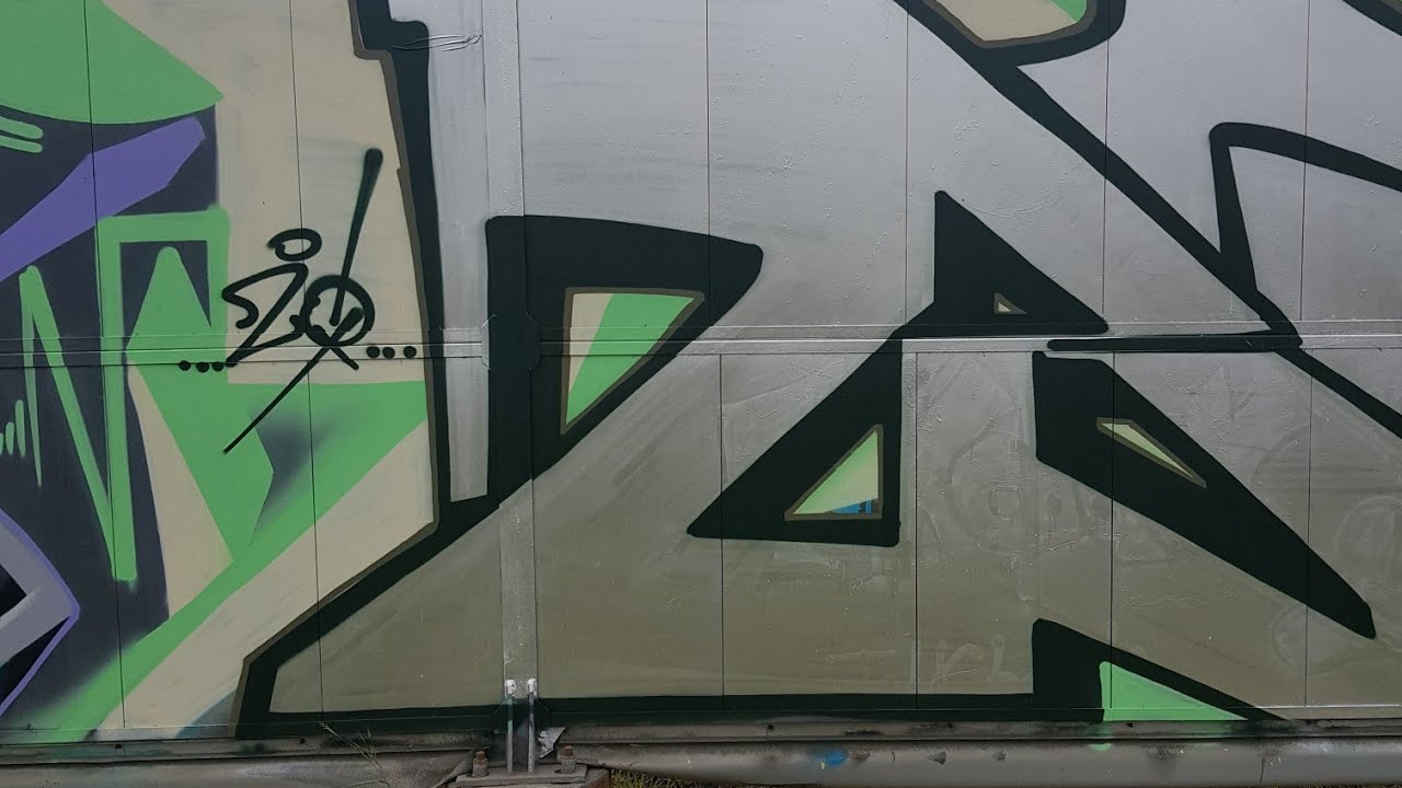 Life style Graffiti action , trane line / Граффити на линии железной ...