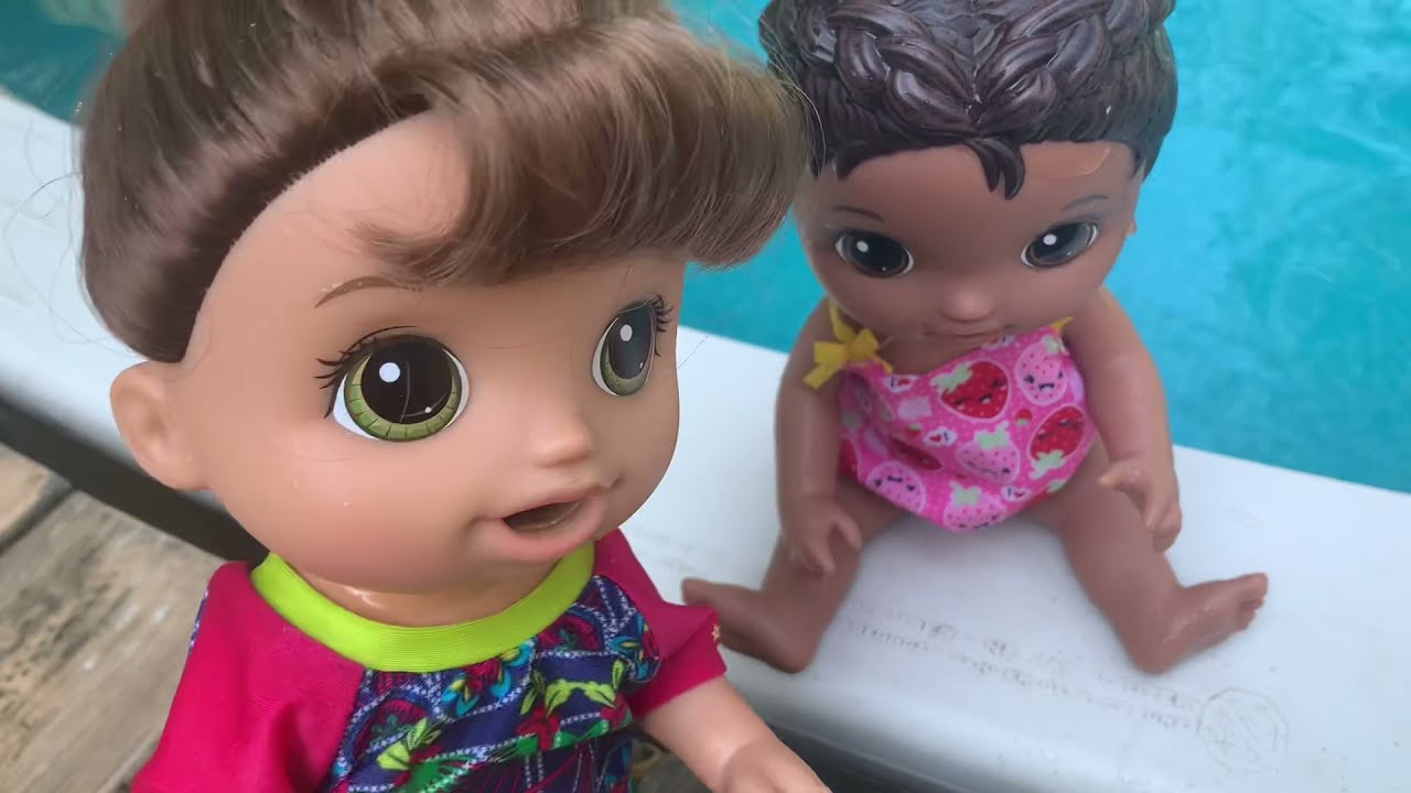 Baby Alives Go Swimming And Find A Spider In The Pool! - YouTube