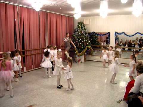 Novy God and detskie dancy