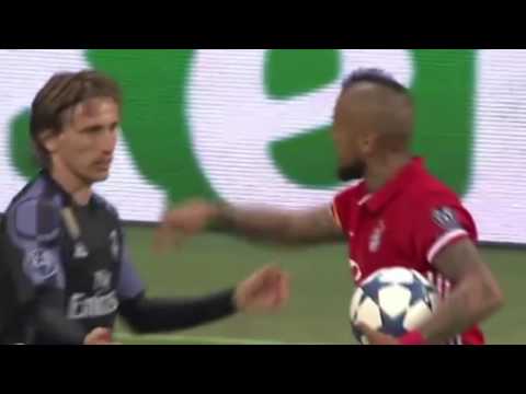 El pique y pelea entre Arturo Vidal y Luka Modric en el Bayern vs Real Madrid