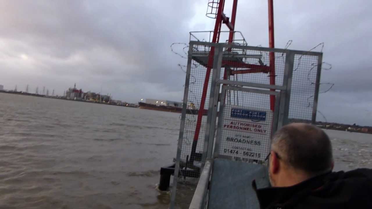 Broadness Lighthouse, River Thames, Swanscombe. - YouTube