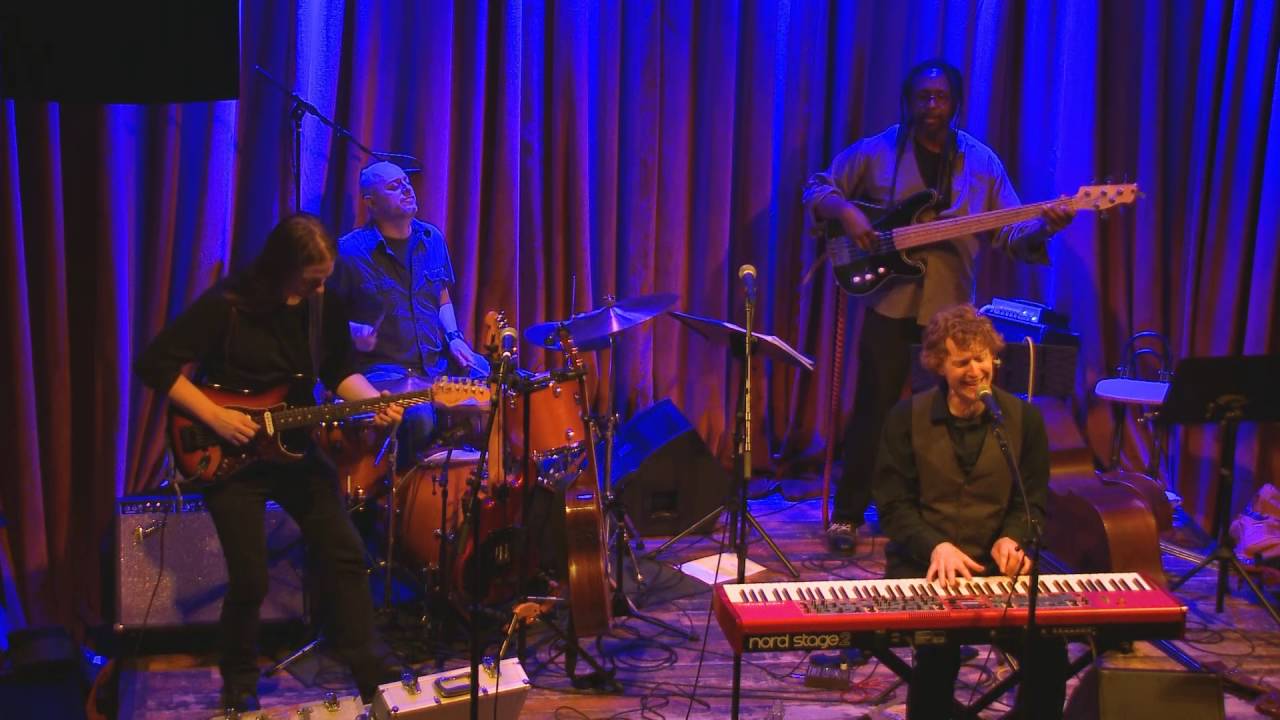 Rob Meany - Losing My Mind (Live) - YouTube