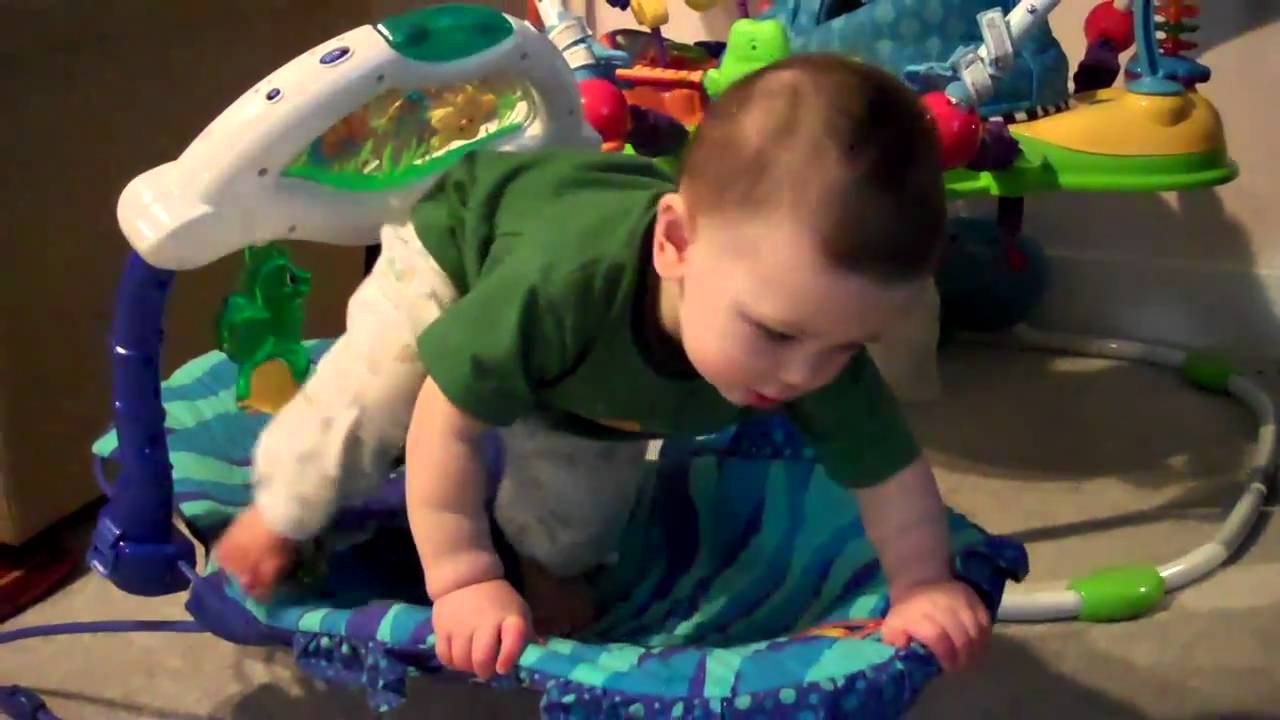 9 month old baby Trey knows how to wave hi and bye - YouTube