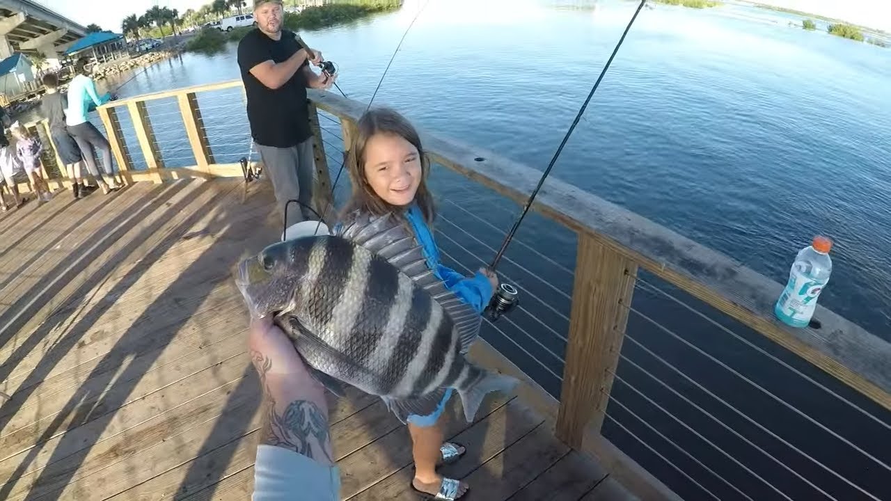 CATCHING EARLY SEASON SHEEPSHEAD ON LOCAL FISHING PIERS - YouTube