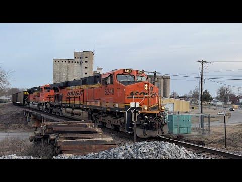 BNSF 6248 Passing Through Beardstown, IL 3-3-25 - YouTube