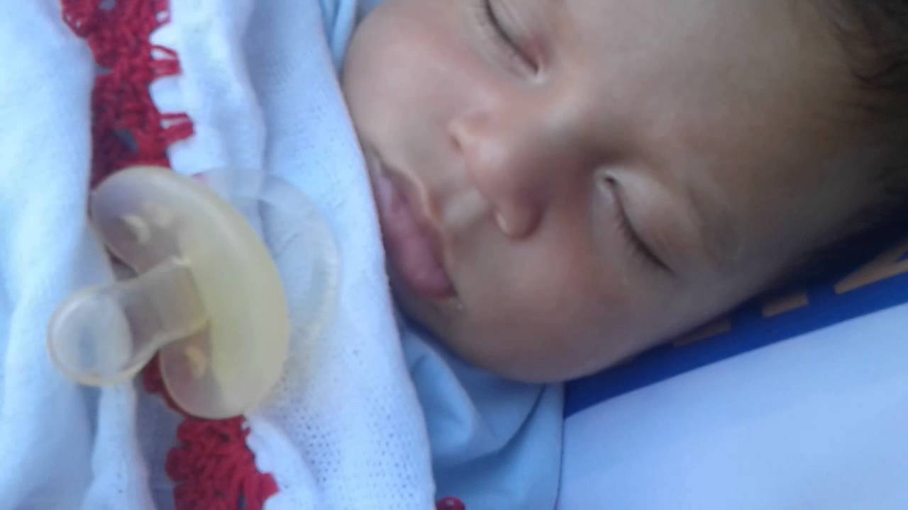 bebe roncando - YouTube