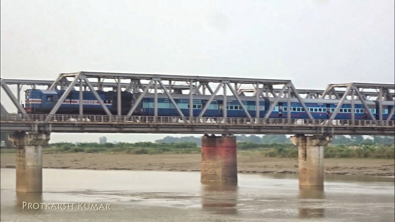 Gorakhdham Superfast Express crossing Rapti river Gorakhpur - YouTube