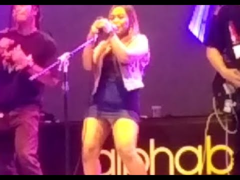 Goyangan hots Arinda kelihatan cd putih