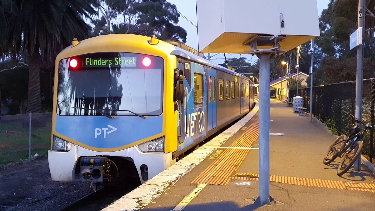 Trains on the Altona Loop - Metro Trains Melbourne - YouTube
