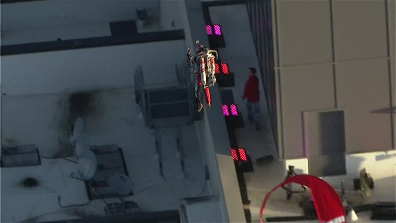 GoFast jetpack pilot cirlces Denver hotel - YouTube