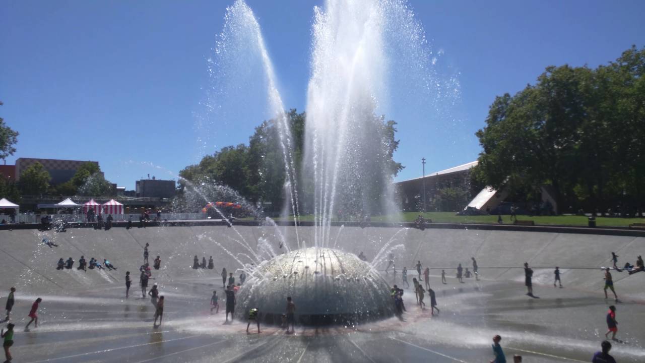 International Fountain at the Seattle Center 4K - YouTube