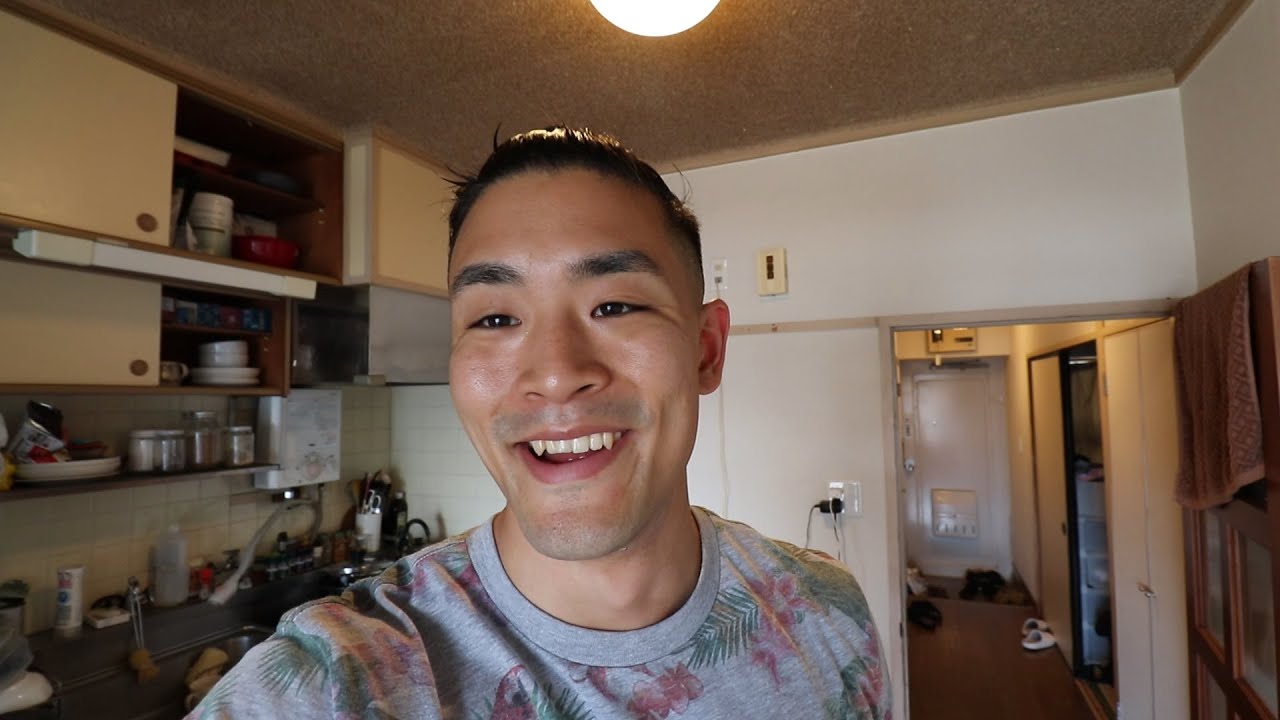 Day in the life of a Japanese man on his day off (Sponsored by Aura ...