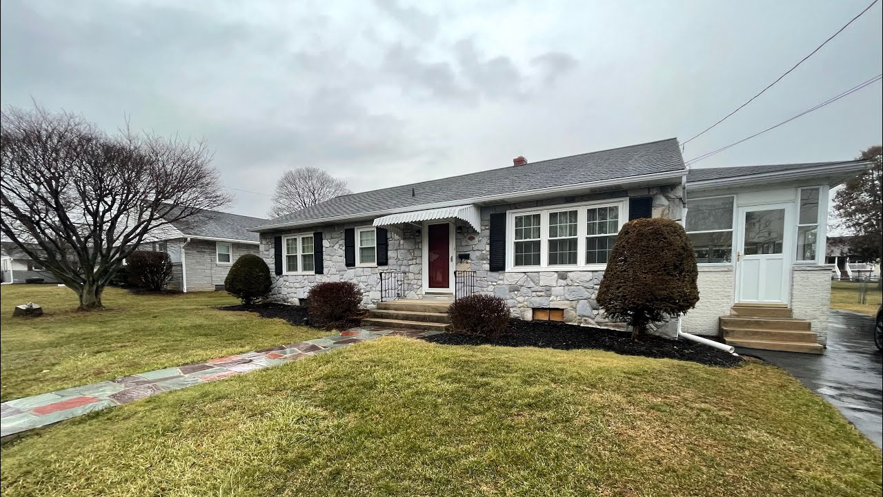 Home tour of 565 W. Locust St. Cleona PA 17042 - YouTube