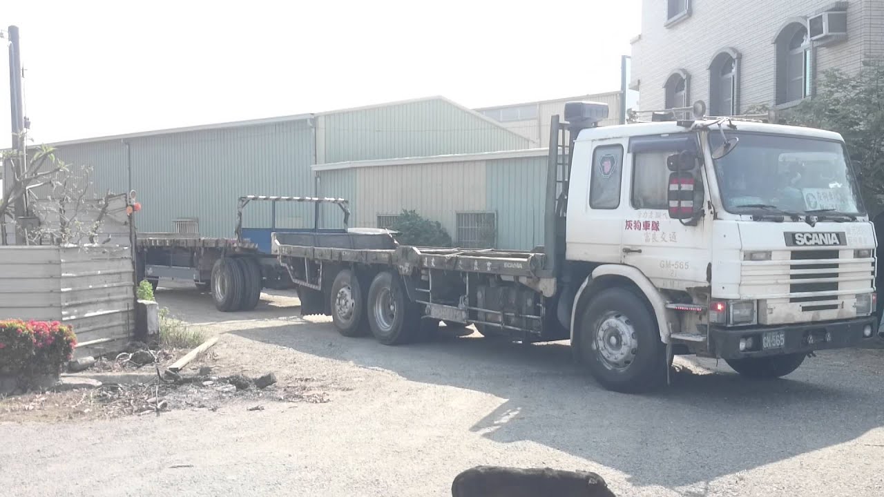 SCANIA P112 倒車入庫 - YouTube
