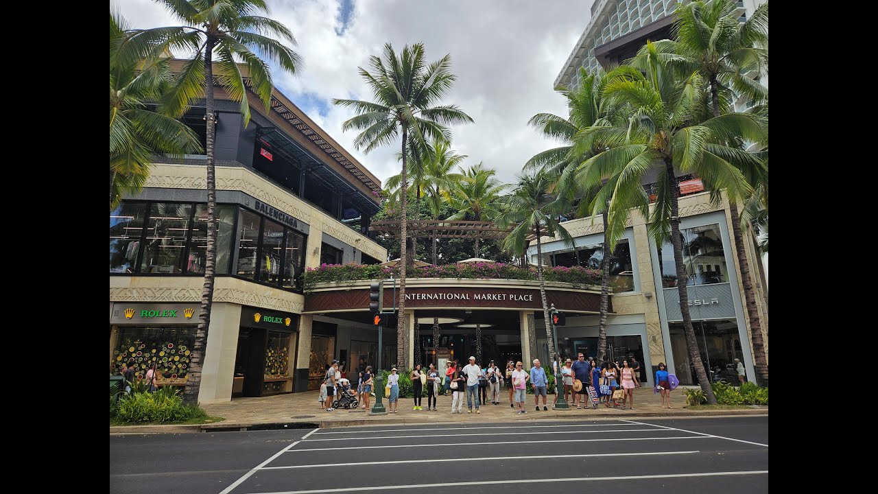 [4K] International Market Place in Waikiki on 7/15/24 in Honolulu, Oahu ...