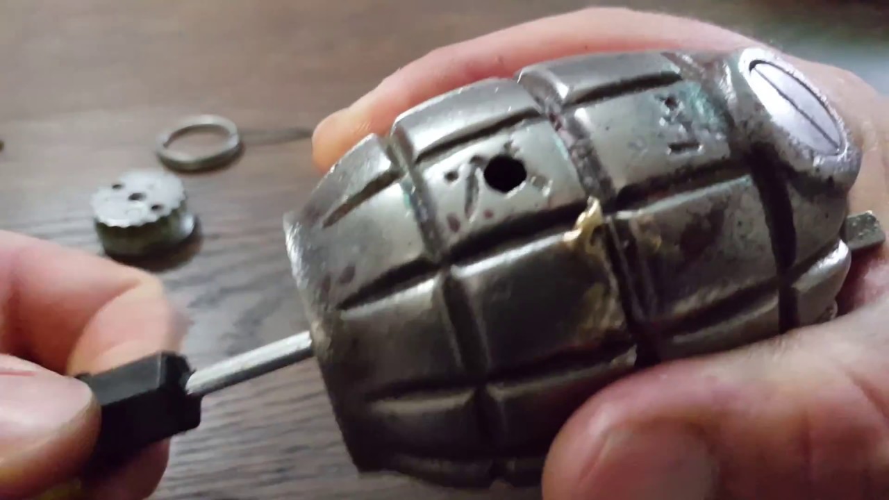 Mills Bomb No.36 Mk.I - YouTube