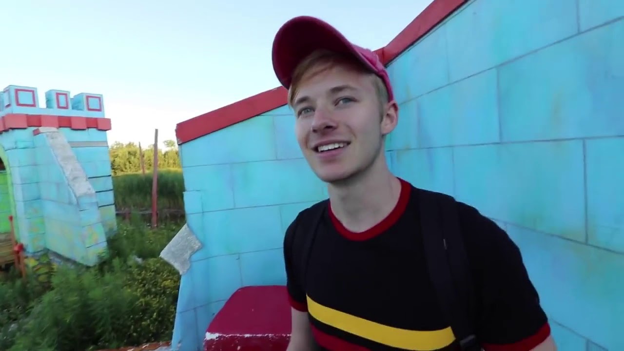 EXPLORING ABANDONED COLORFUL GAMESHOW SET (SplatAlot) - YouTube