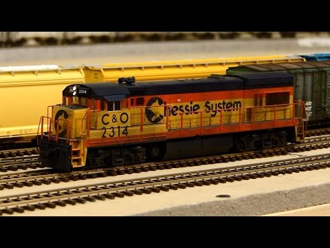Atlas Chessie System U23B C&O #2314 LokSound - YouTube