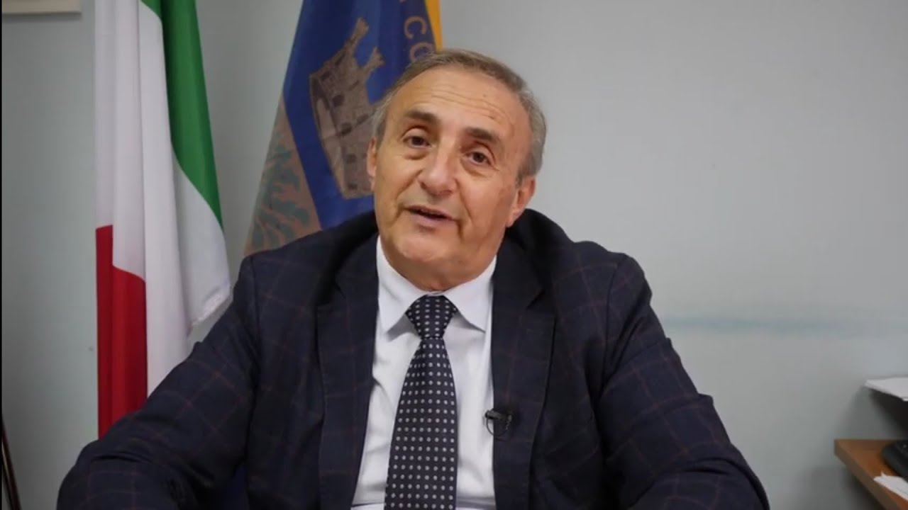 Gli Auguri di Natale del Sindaco Alfonso Forlenza - YouTube