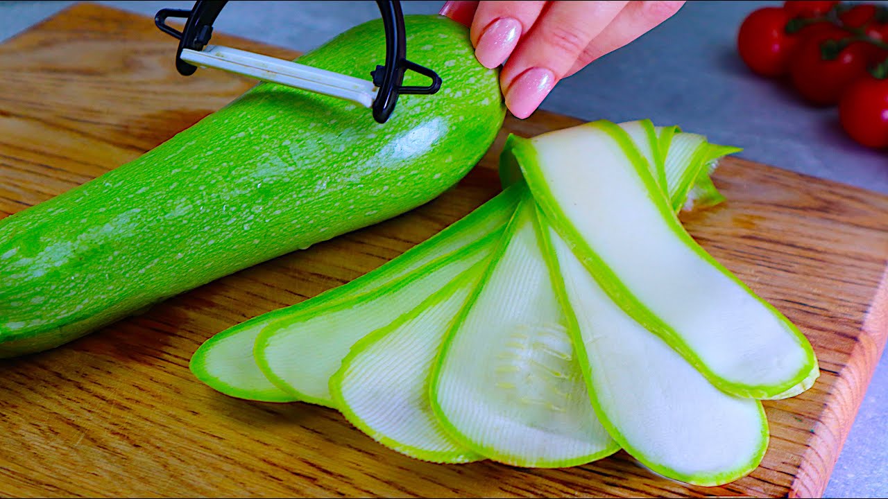 Inspired by recipes of an Italian chef 👨‍🍳 I cook simple pizzas for ...