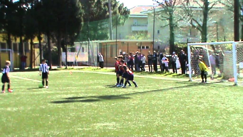 Cinisello vs J.Cusano 2003 (2-5) - Punizione di Matteo G. - YouTube
