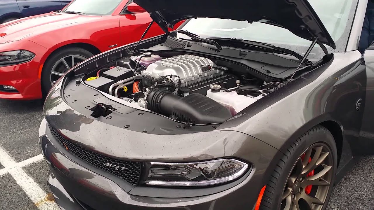 Reving the Engine on the 707hp Dodge Charger Hemi HellCat - YouTube